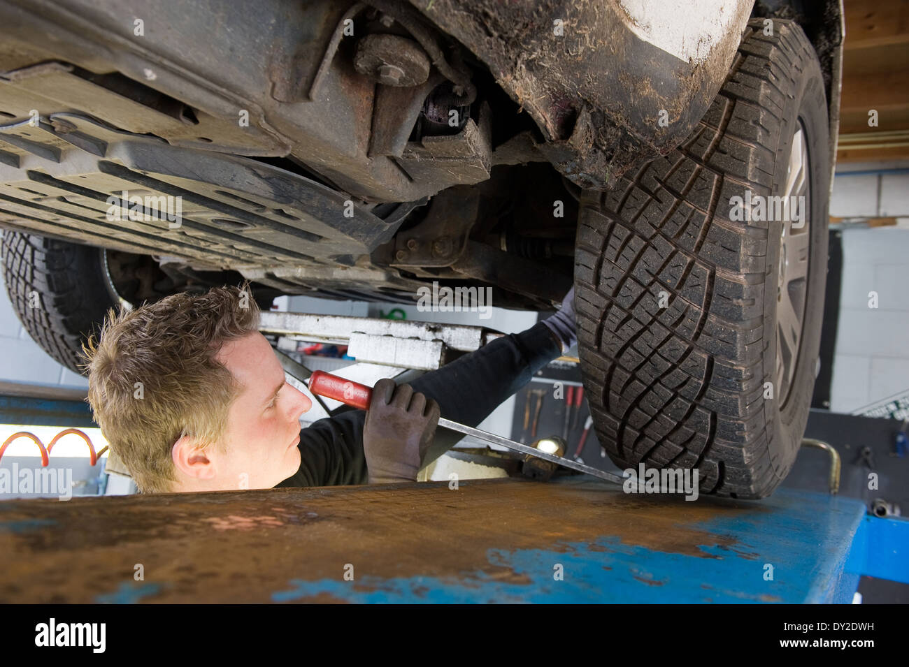 Checking underneath a vehicle hi-res stock photography and images - Alamy