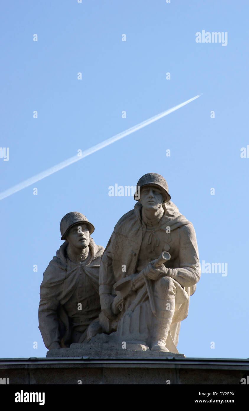 Russian soldier sculpture hi-res stock photography and images - Alamy