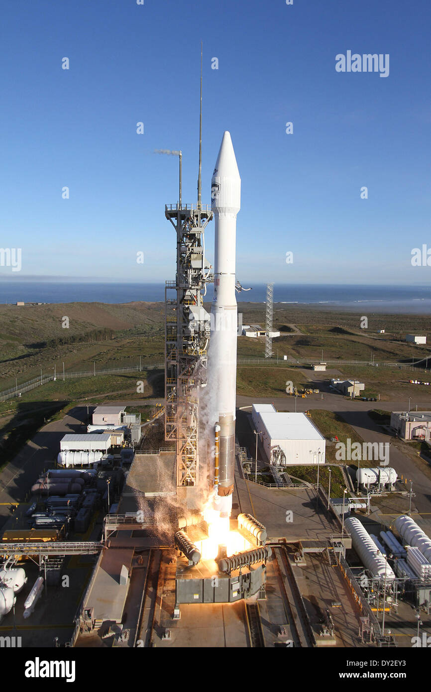 US Air Force Atlas V rocket lifts off carrying the Defense ... US Air Force Atlas V rocket lifts off carrying the Defense ...