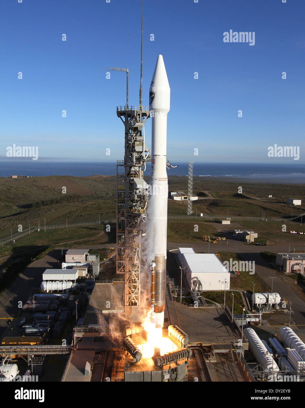 Air lifts hi-res stock photography and images - Alamy