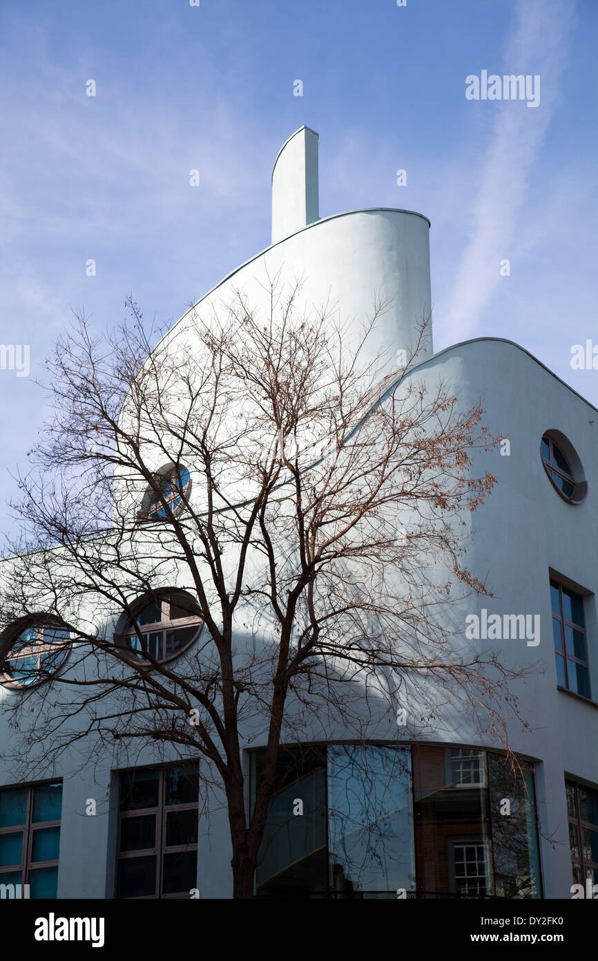 Blue building hi-res stock photography and images - Alamy