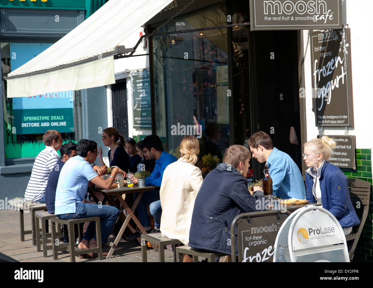 Alfresco tables hi-res stock photography and images - Alamy