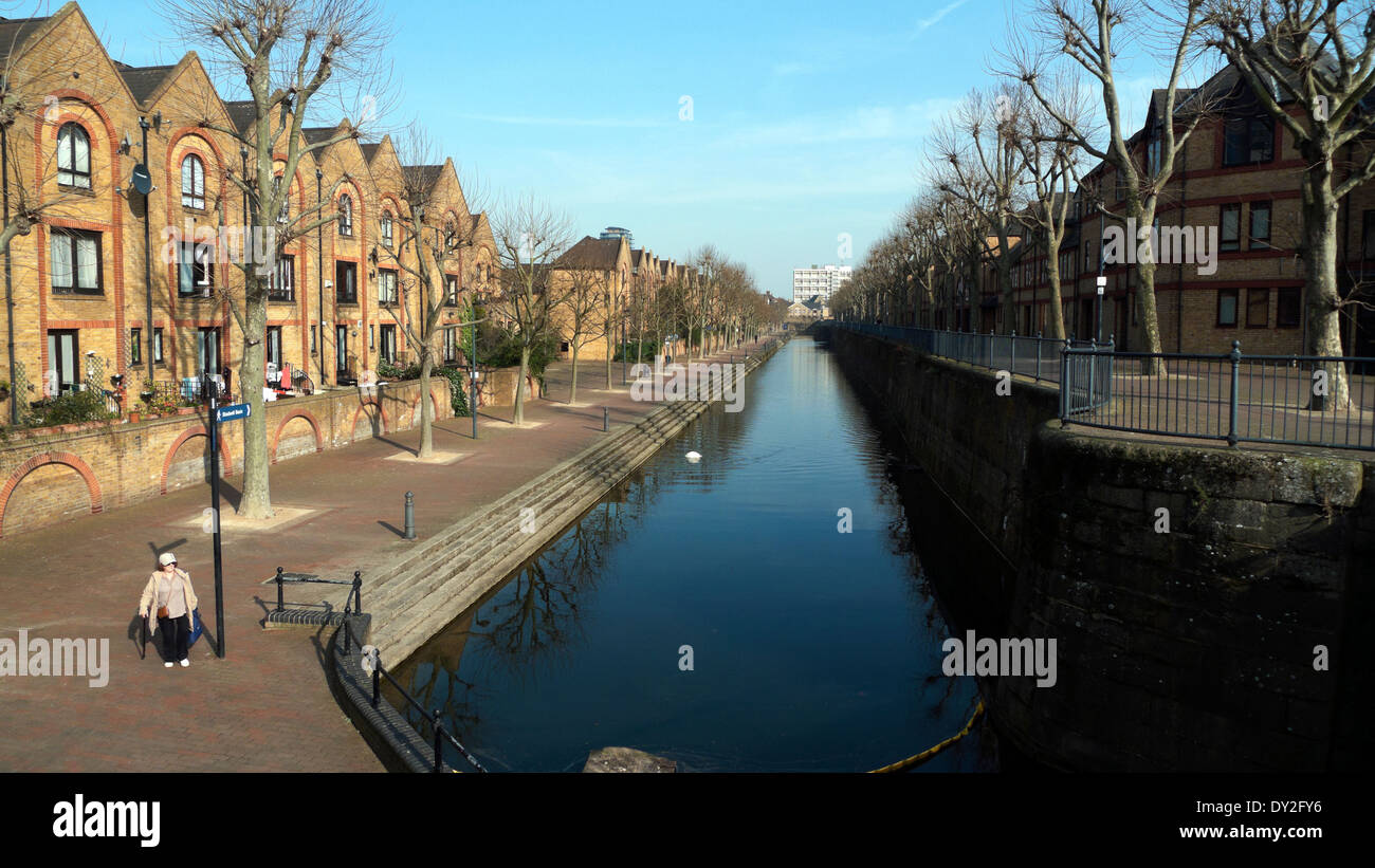 New terraced housing along Ornamental Canal in Wapping London, UK KATHY ...