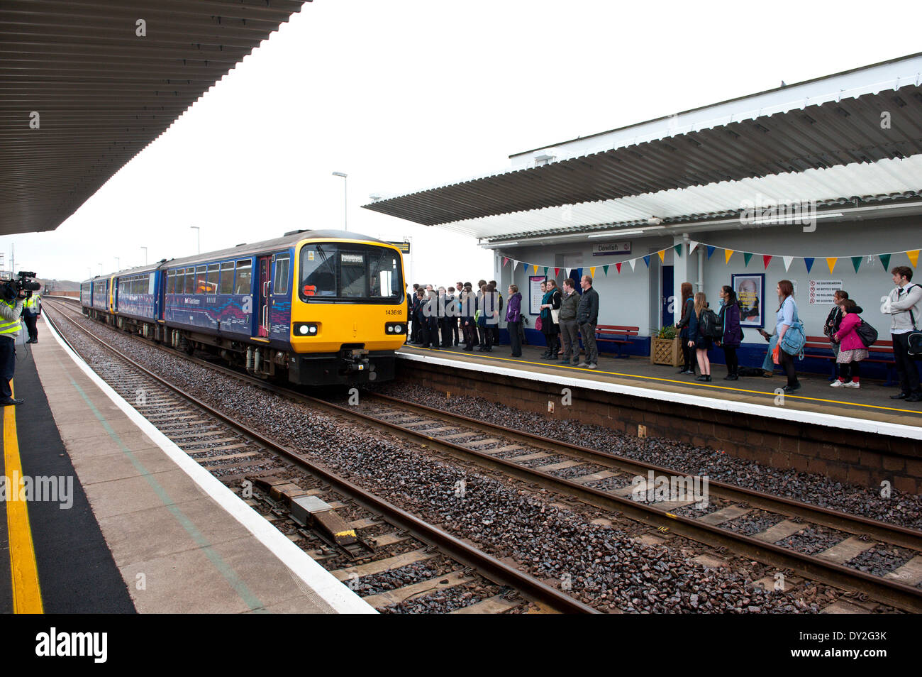 Dawlish railway waves hi-res stock photography and images - Alamy