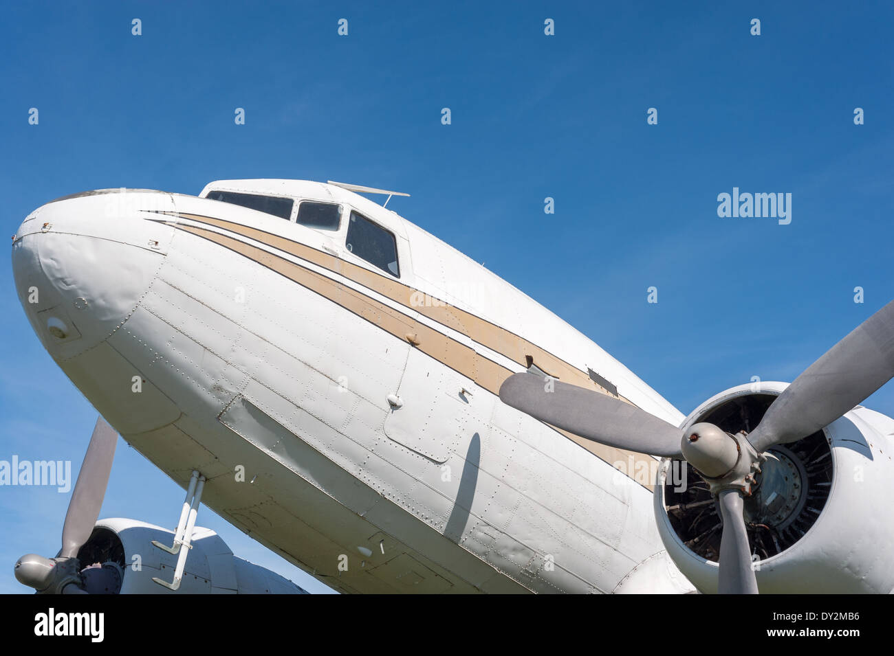 Passenger plane 1940s hi-res stock photography and images - Alamy