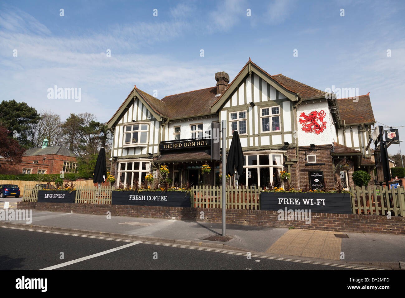 Pub signs britain hi-res stock photography and images - Alamy