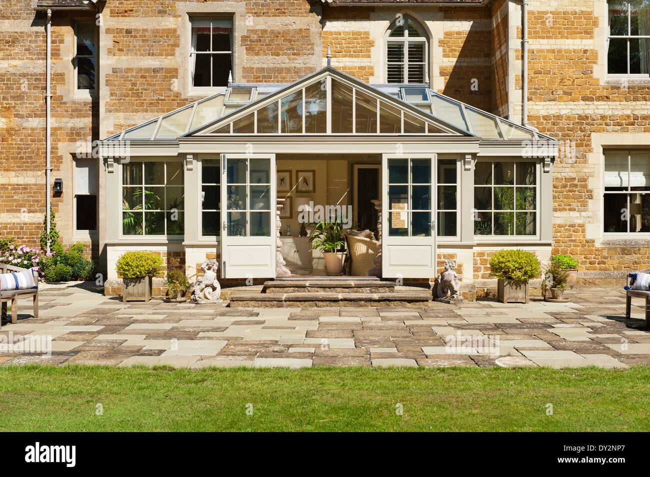Victorian conservatory glass hi-res stock photography and images - Alamy