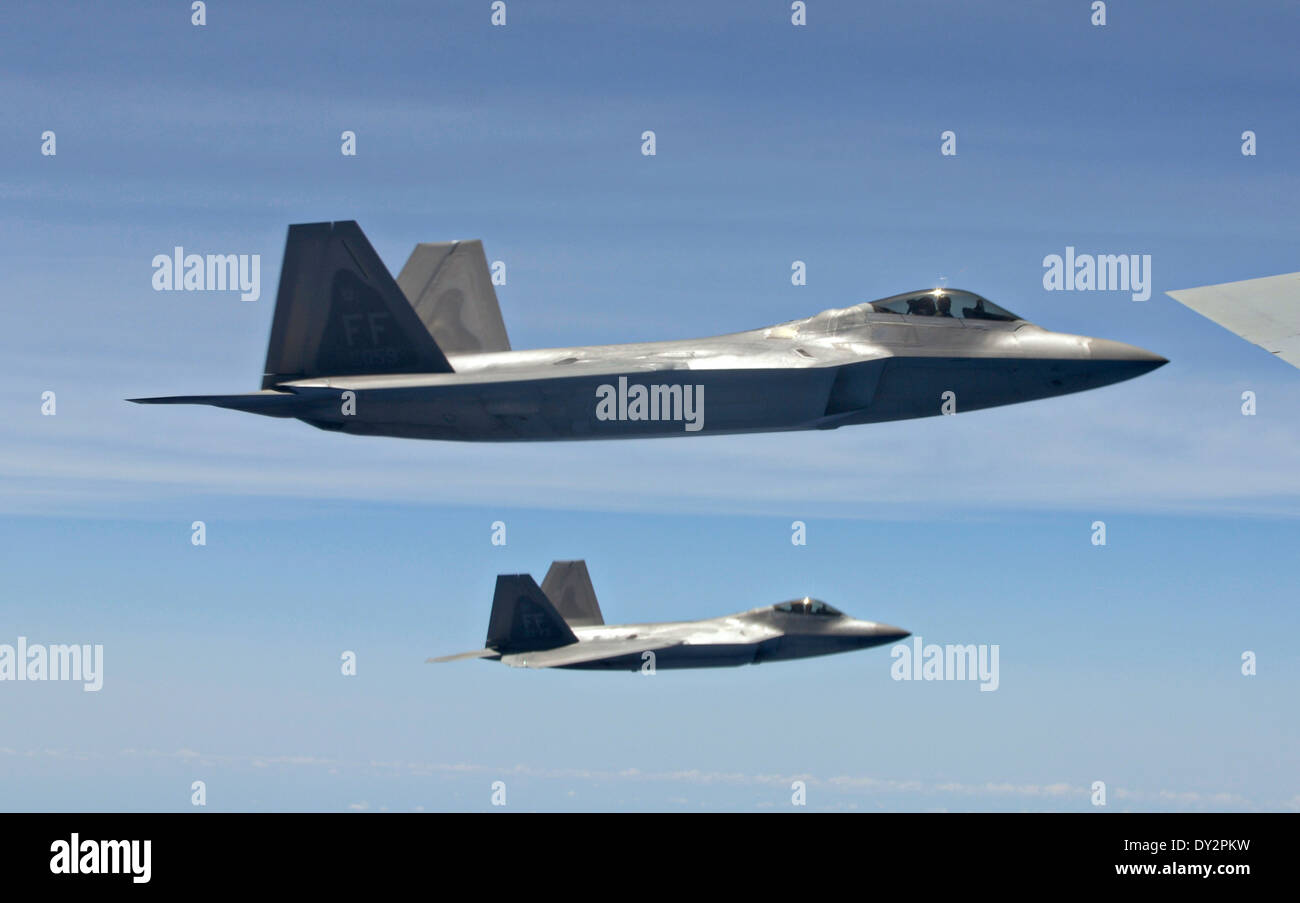 US Air Force F-22 Raptors stealth fighter aircraft wait to refuel ...