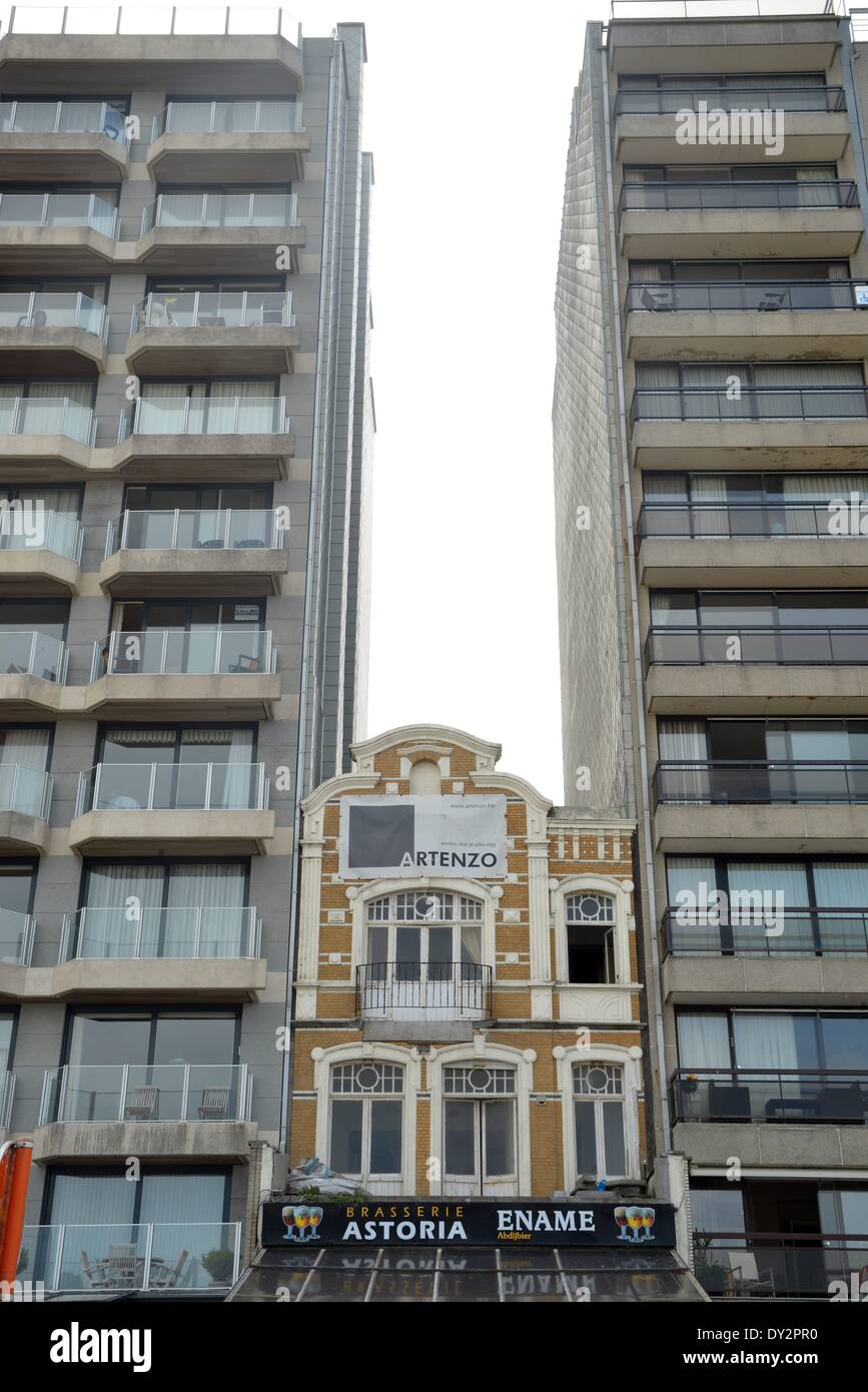 Different size buildings hi-res stock photography and images - Alamy