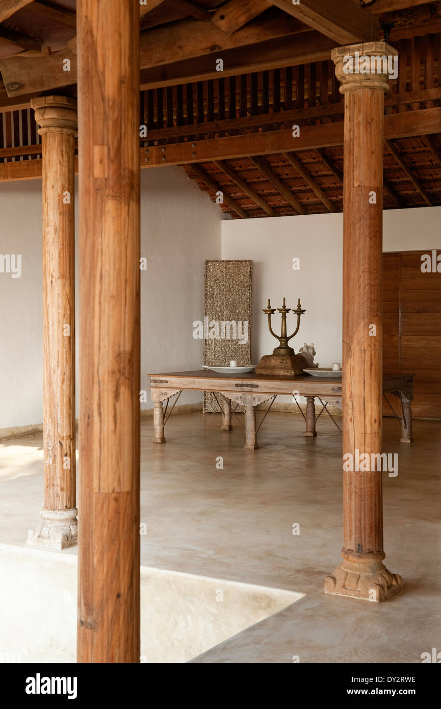 Column dining hi-res stock photography and images - Alamy
