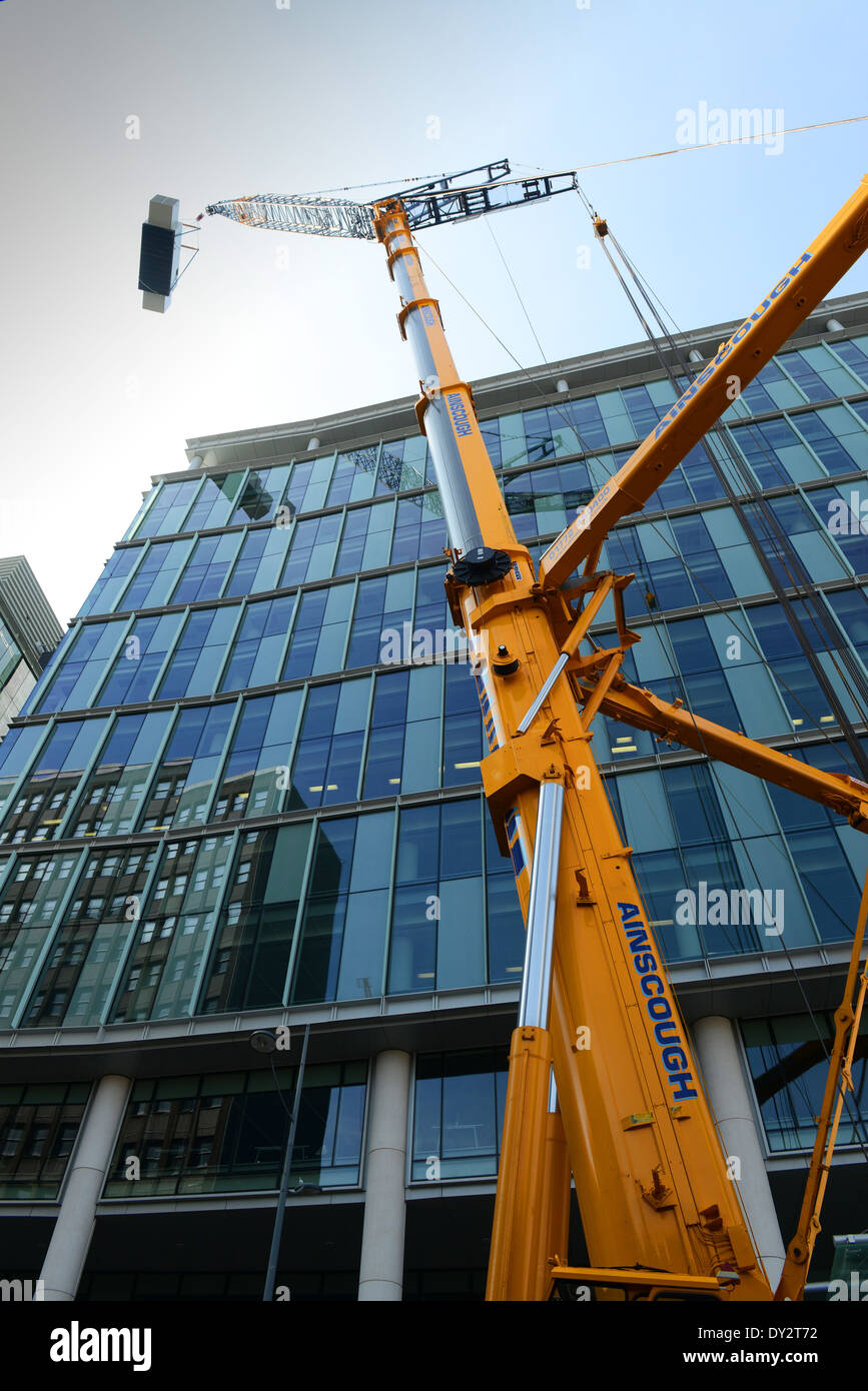 Crane lifting load construction site hi-res stock photography and ...