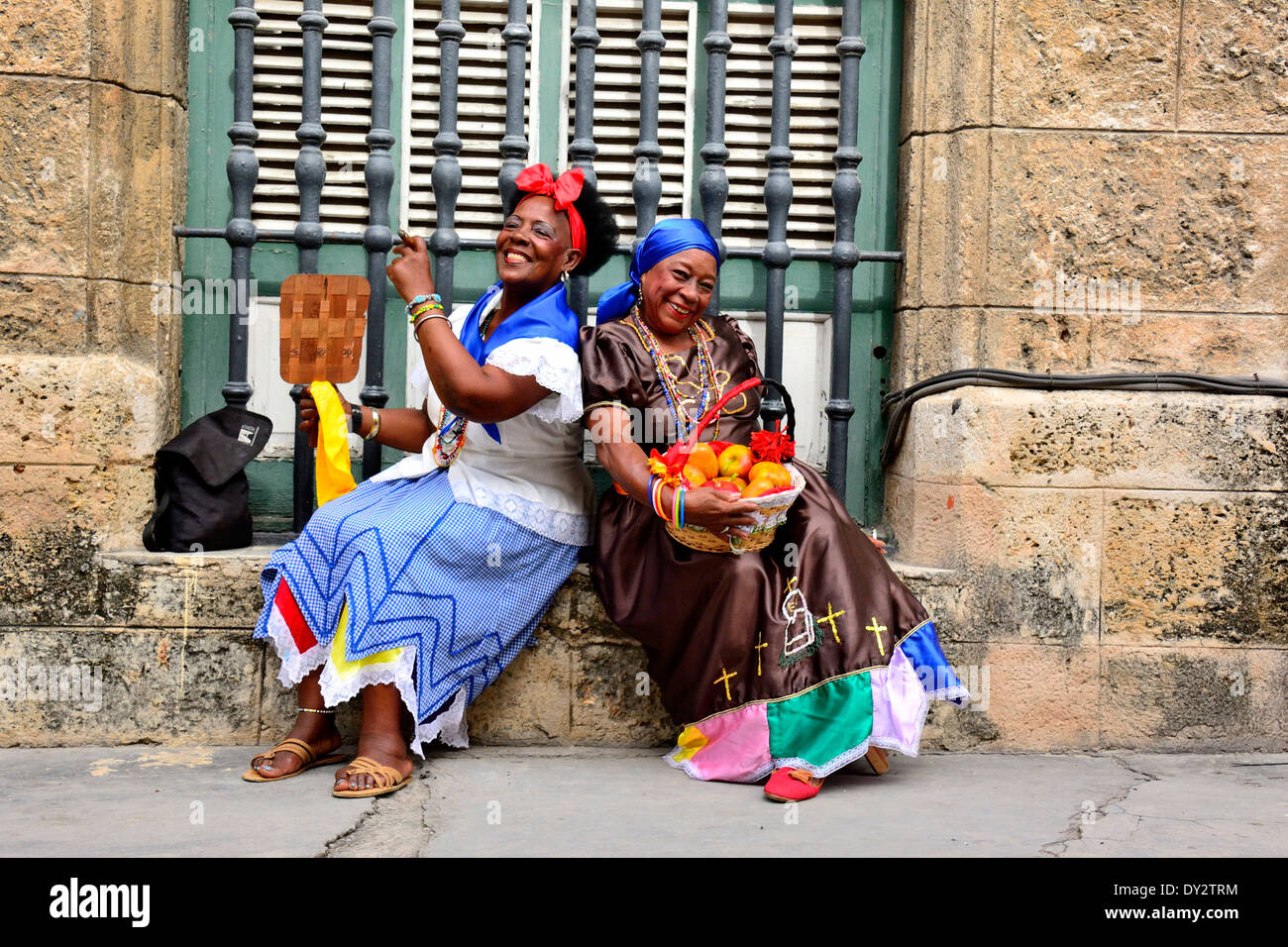 Havana women hi-res stock photography and images - Alamy