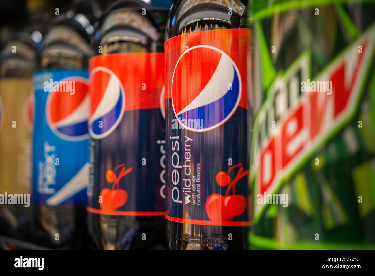 Drinks supermarket soft pepsi hi-res stock photography and images - Alamy