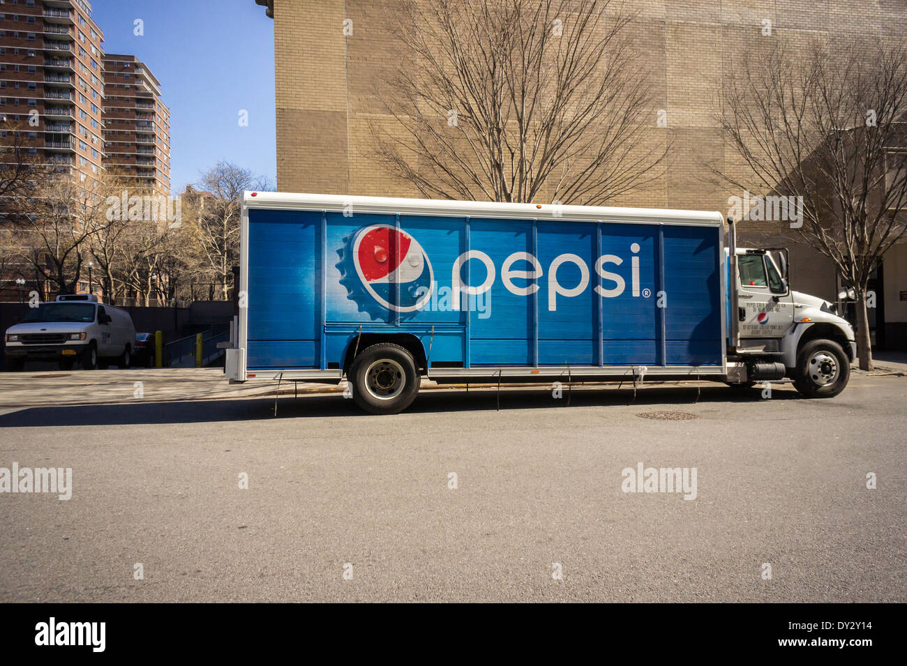 Pepsi logo delivery truck hi-res stock photography and images - Alamy