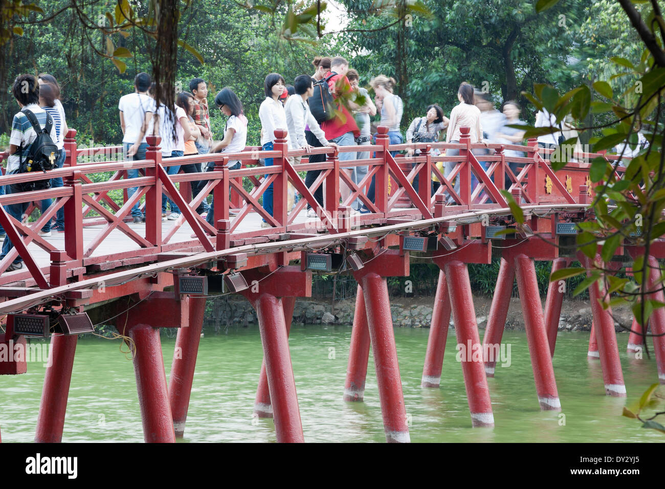 Hanoi, Vietnam The Huc Bridge at Hoan Kiem Lake Stock Photo - Alamy