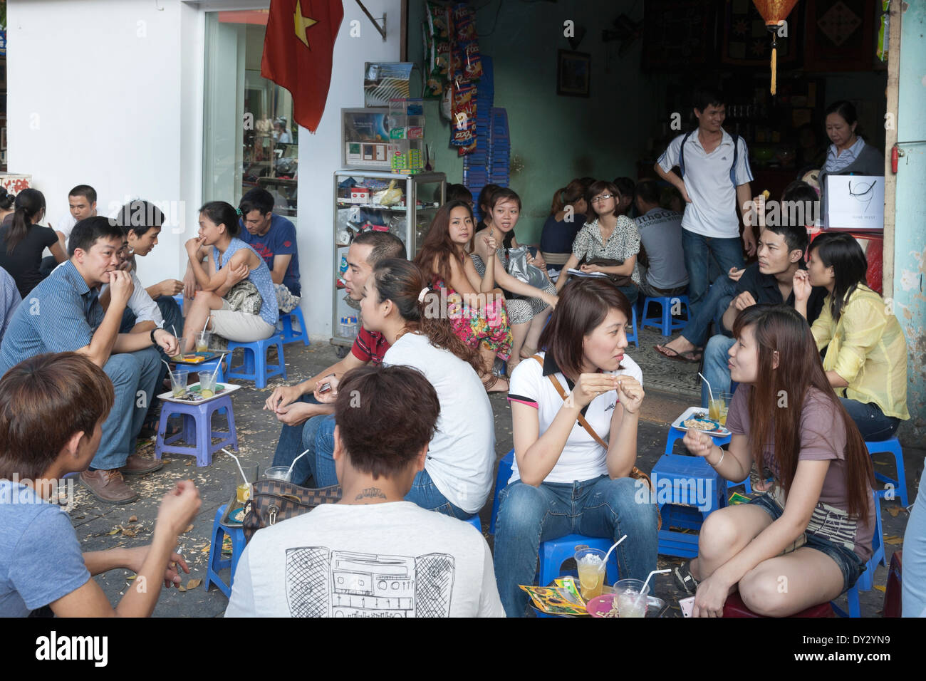Vietnamese outdoor cafe hi-res stock photography and images - Alamy