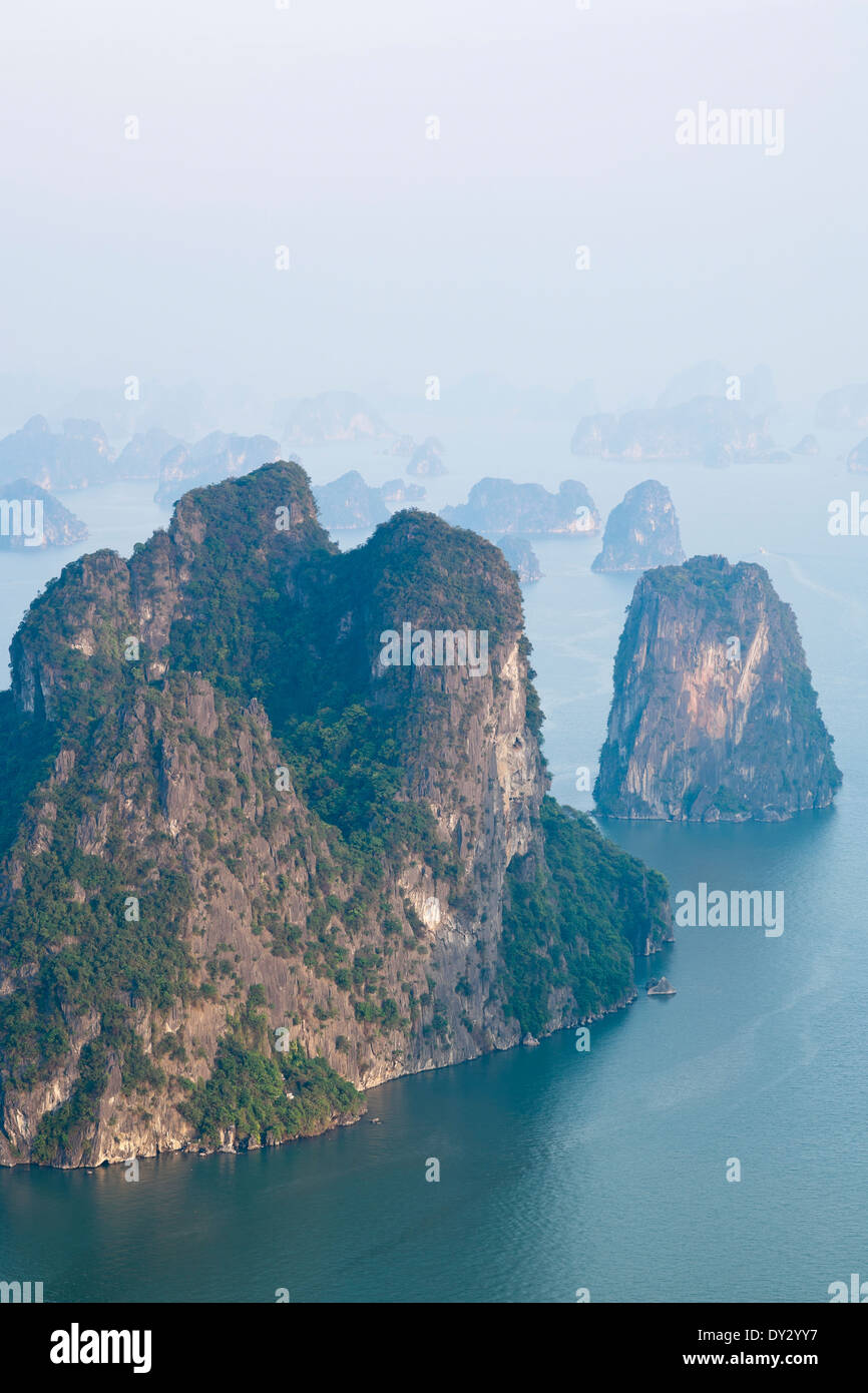 Karsts mountains hi-res stock photography and images - Alamy
