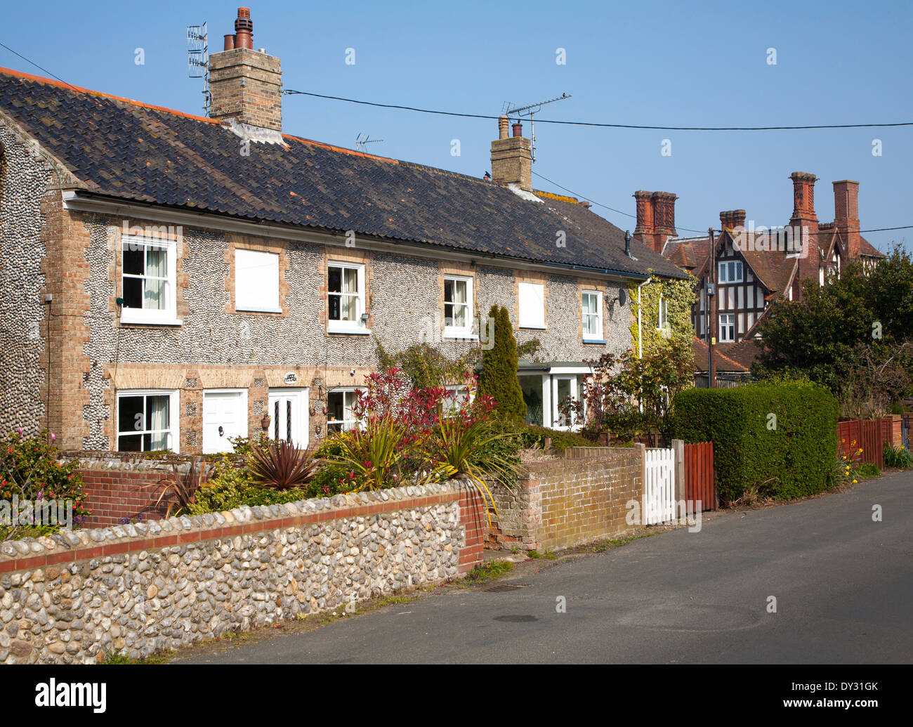 Flint houses hi-res stock photography and images - Alamy