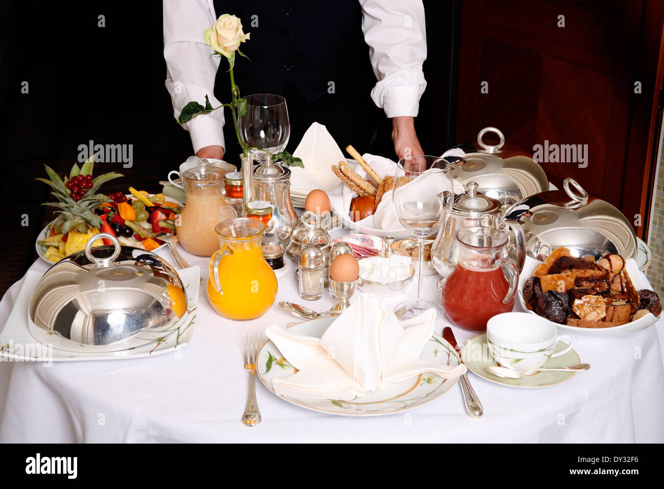 Hotel room server serving food hi-res stock photography and images - Alamy