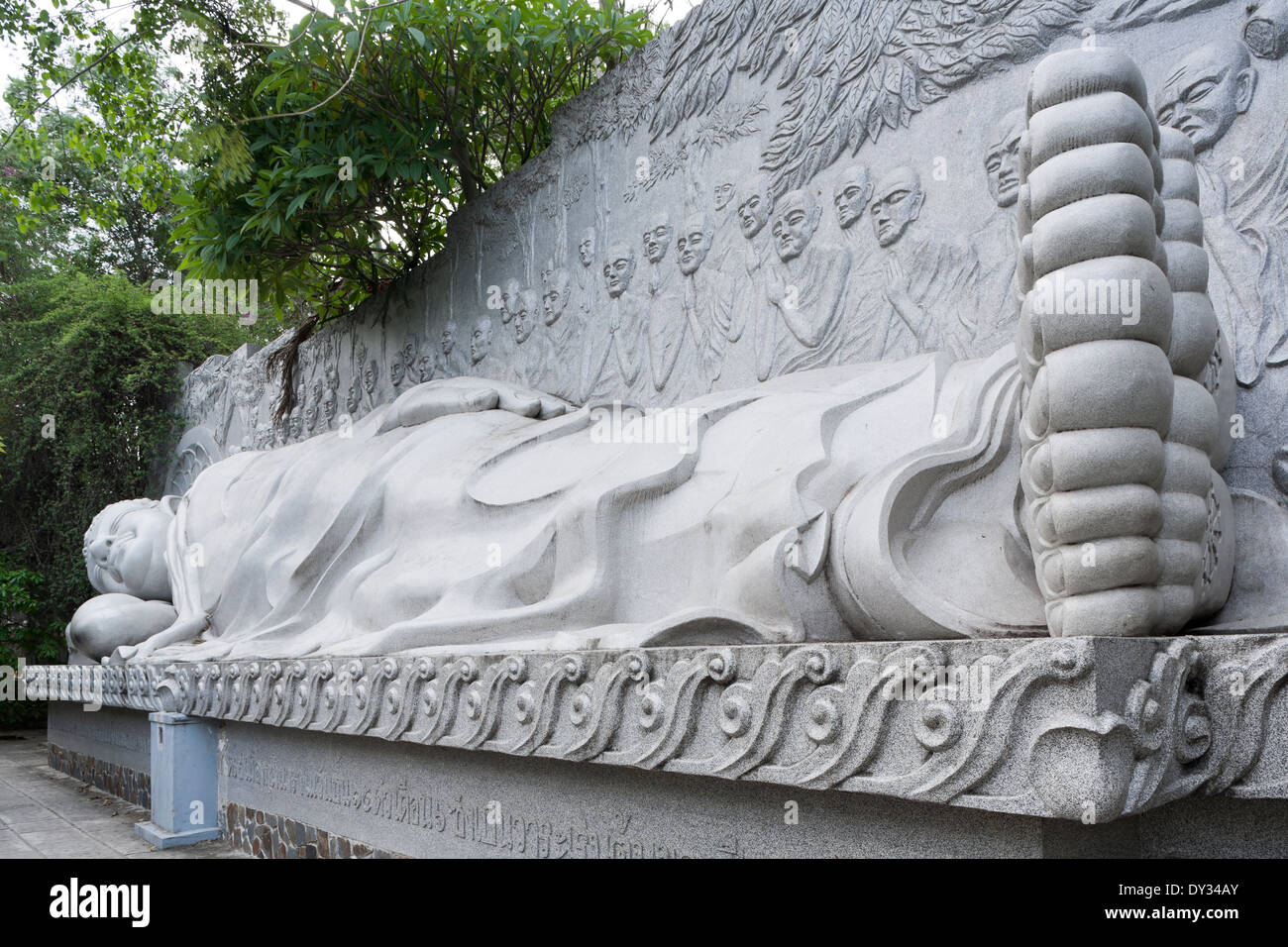 Colossal buddha statues hi-res stock photography and images - Alamy