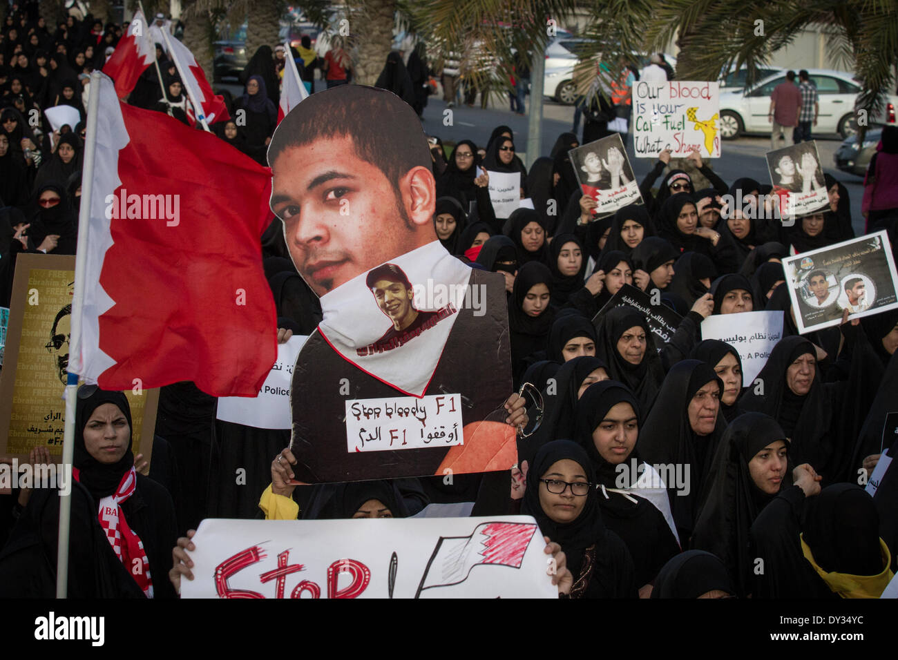 Manama, Bahrain. 4th April 2014. A woman demanding of Her son freedom ...