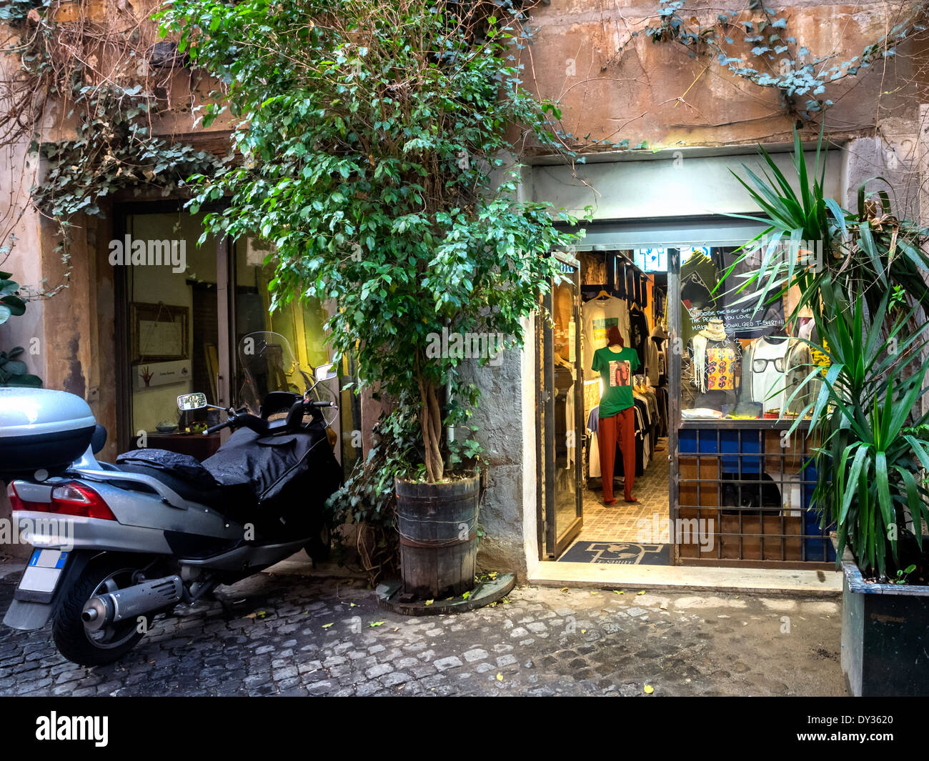 Fashion shopping rome hi-res stock photography and images - Alamy