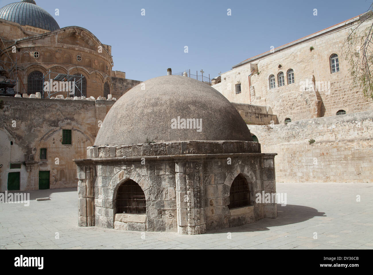 Ethiopian chapel with Church of Holy Sepulchre at Golgotha, Jerusalem ...
