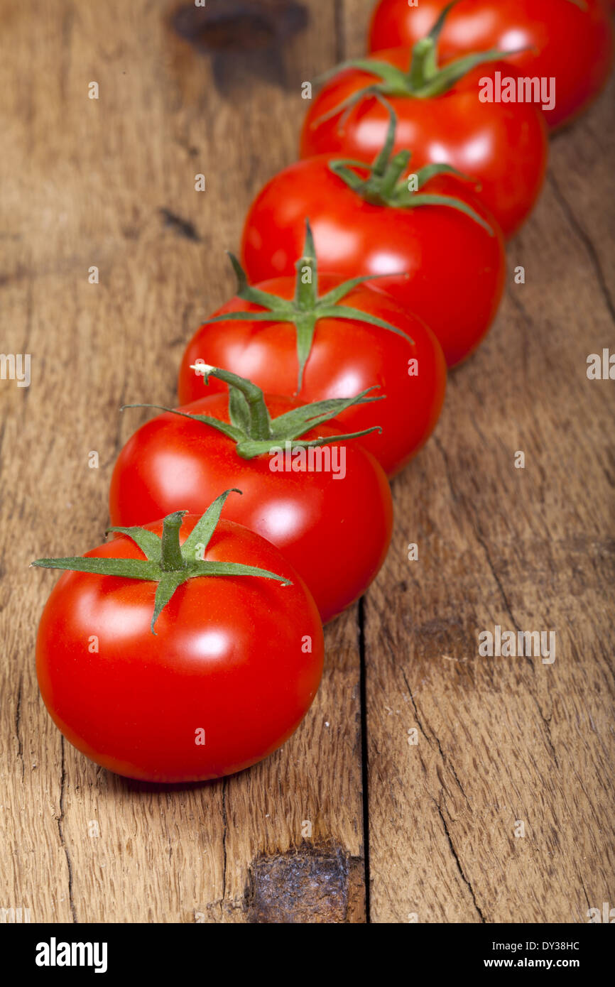 Fresh ripe Tomatoes in a Row Stock Photo - Alamy