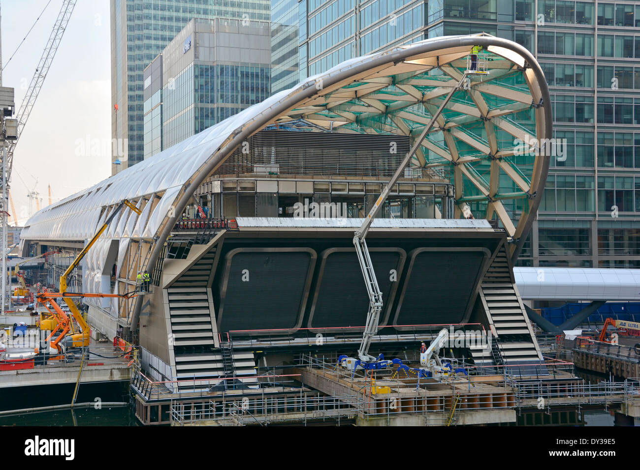 Canary wharf, london, uk elizabeth line hi-res stock photography and ...