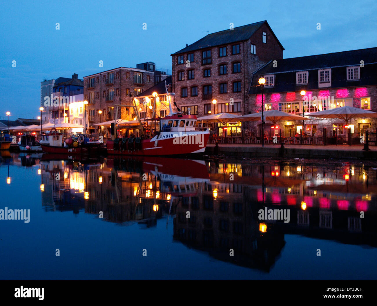 Waterside restaurants Sutton Harbour Marina, Plymouth, Devon, UK Stock ...