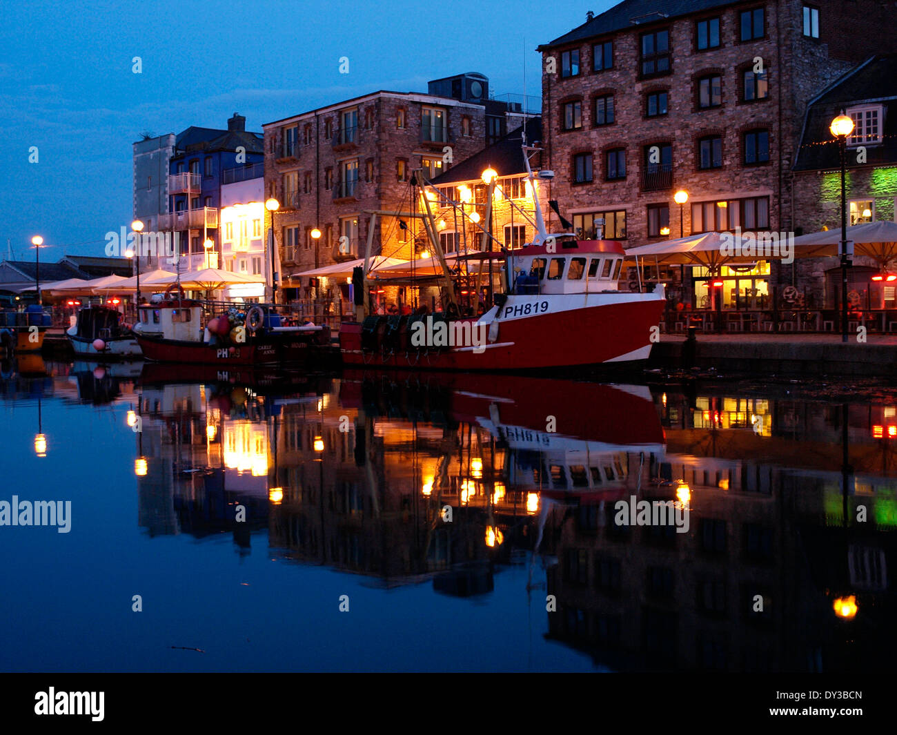 Waterside restaurants Sutton Harbour Marina, Plymouth, Devon, UK Stock ...