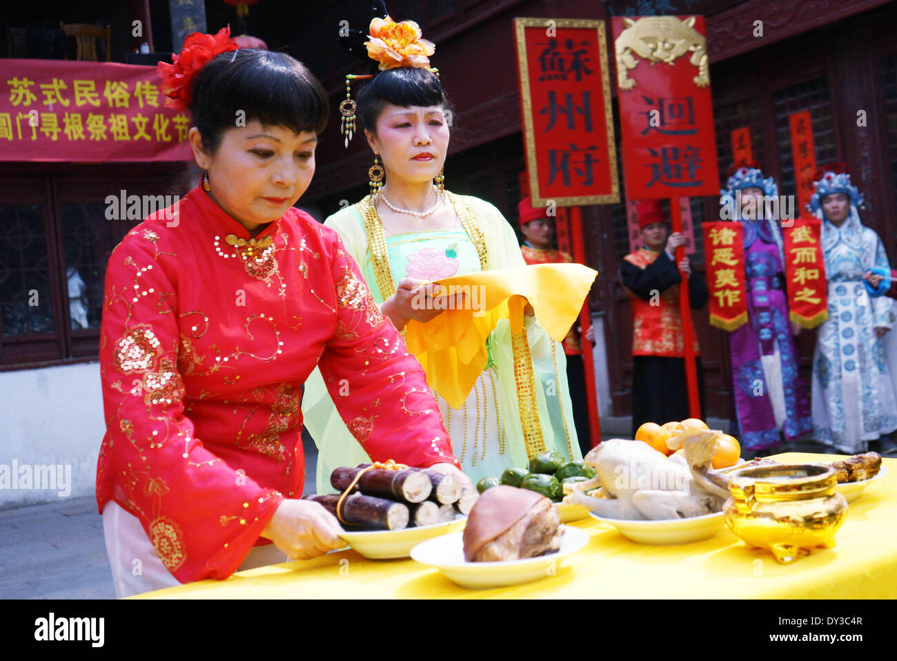 Offerings to deceased ancestors hi-res stock photography and images - Alamy