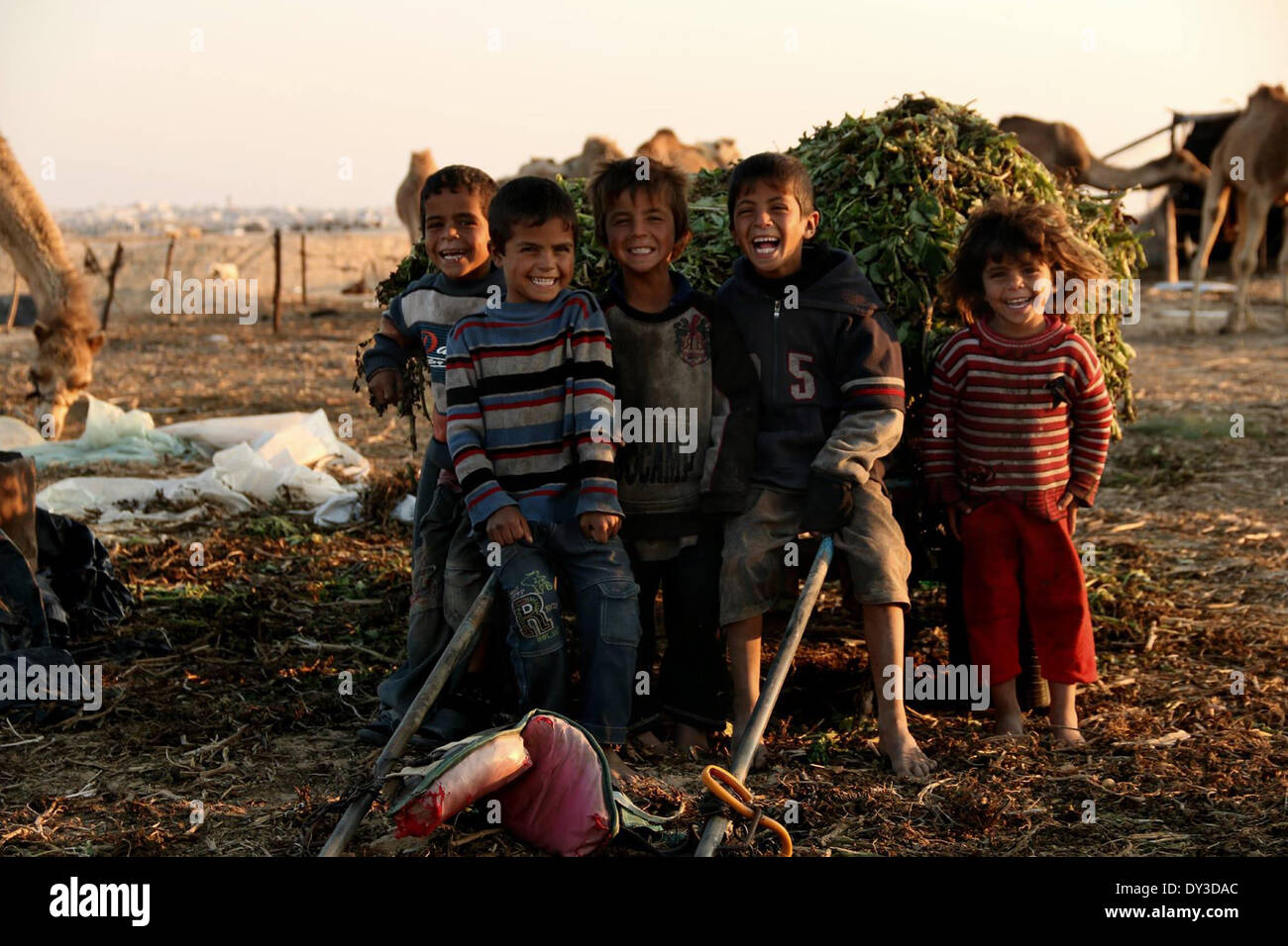 Gaza children smile hi-res stock photography and images - Alamy