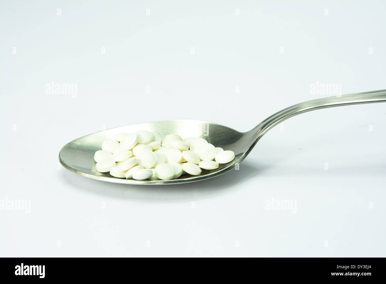 White medicine spoon hi-res stock photography and images - Alamy