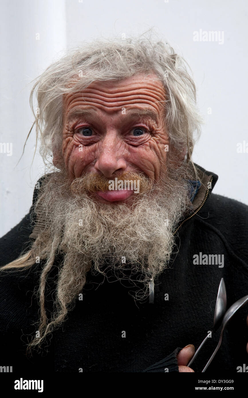 Shrewsbury, Shropshire, UK. 5th April 2014. Simon Spoons, a self ...