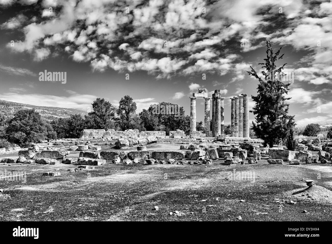 Antique greek temple in Black and White Stock Photos & Images - Alamy
