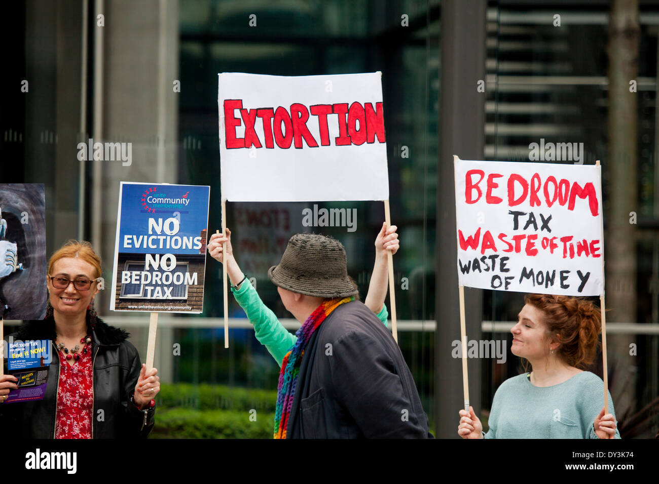 Tax the rich protest hi-res stock photography and images - Alamy