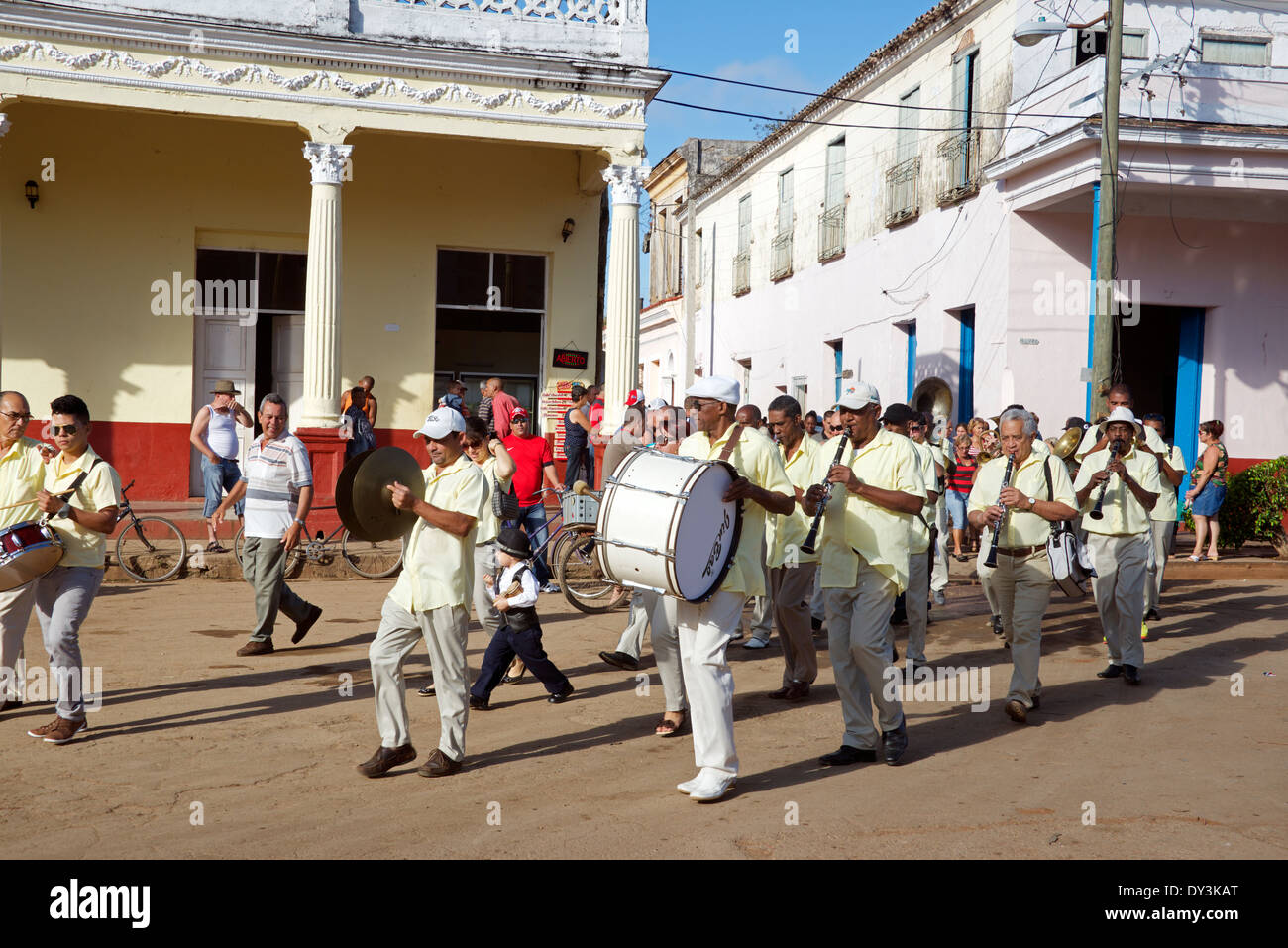 Band procession hi-res stock photography and images - Alamy