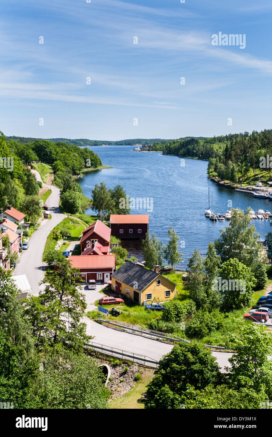 View of Village and Fjord, Västerviksfjord Meer vlakbij Gunnebo in ...