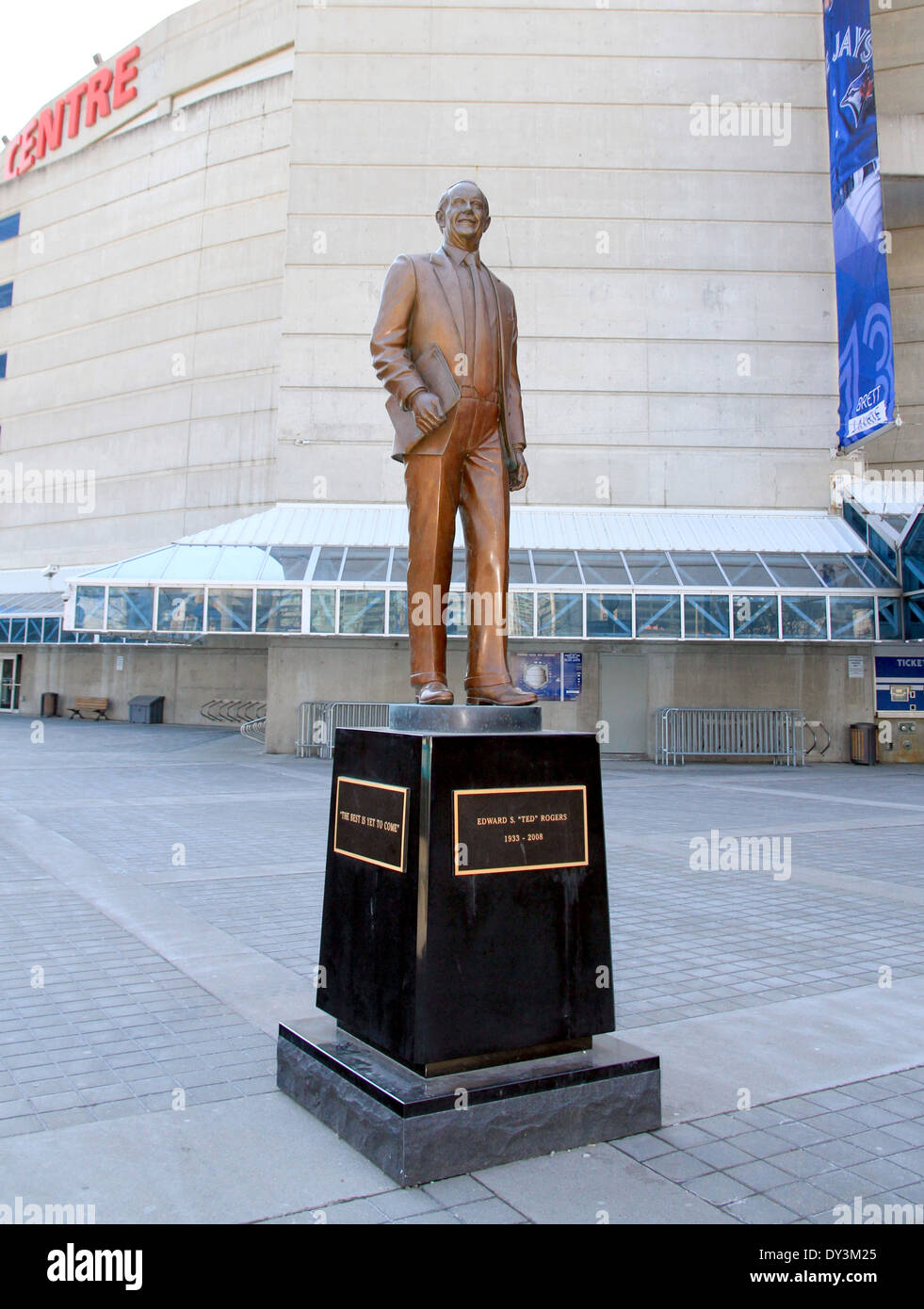 Ted rogers statue hi-res stock photography and images - Alamy