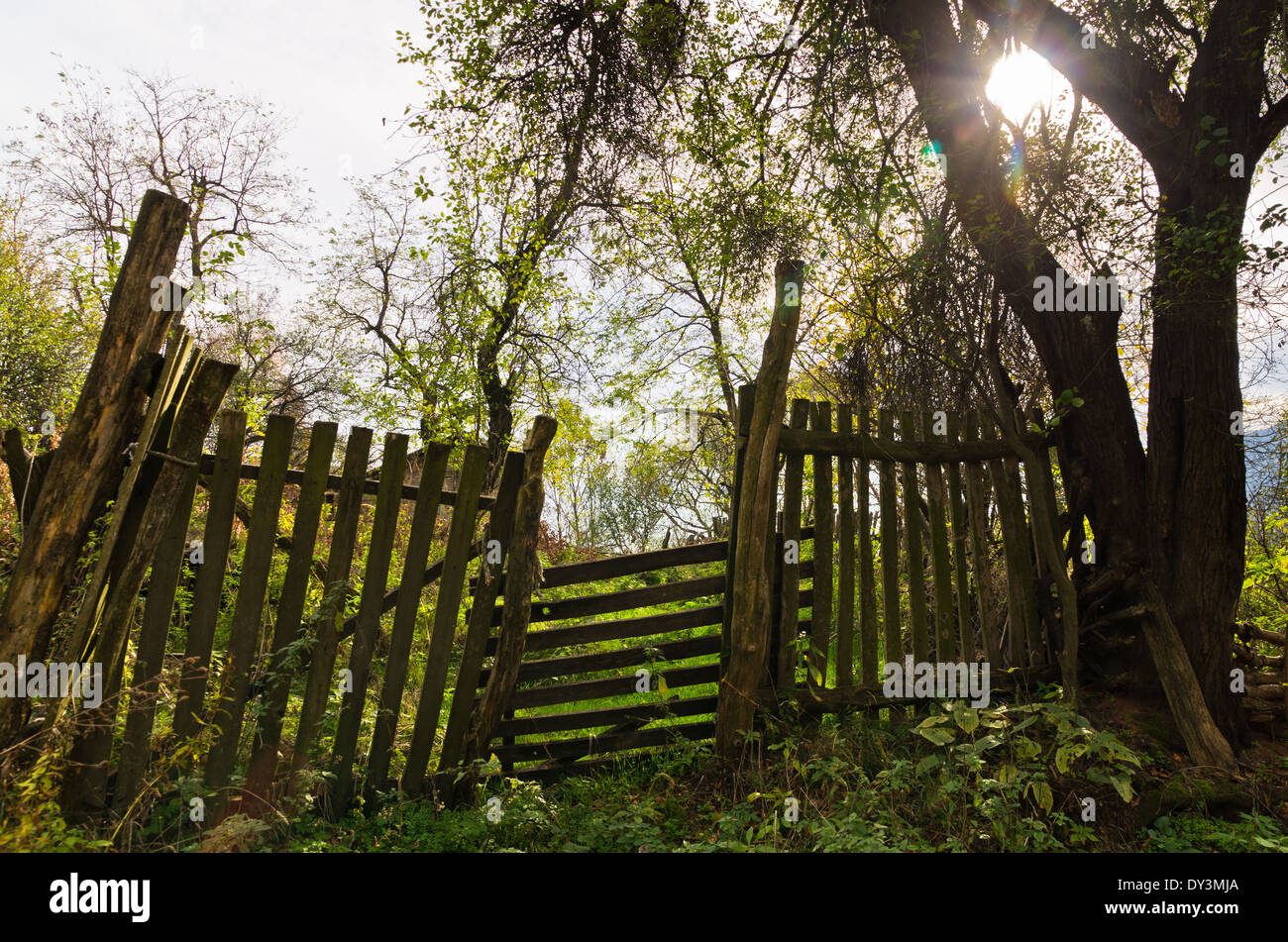 Old wooden farm gate hi-res stock photography and images - Alamy
