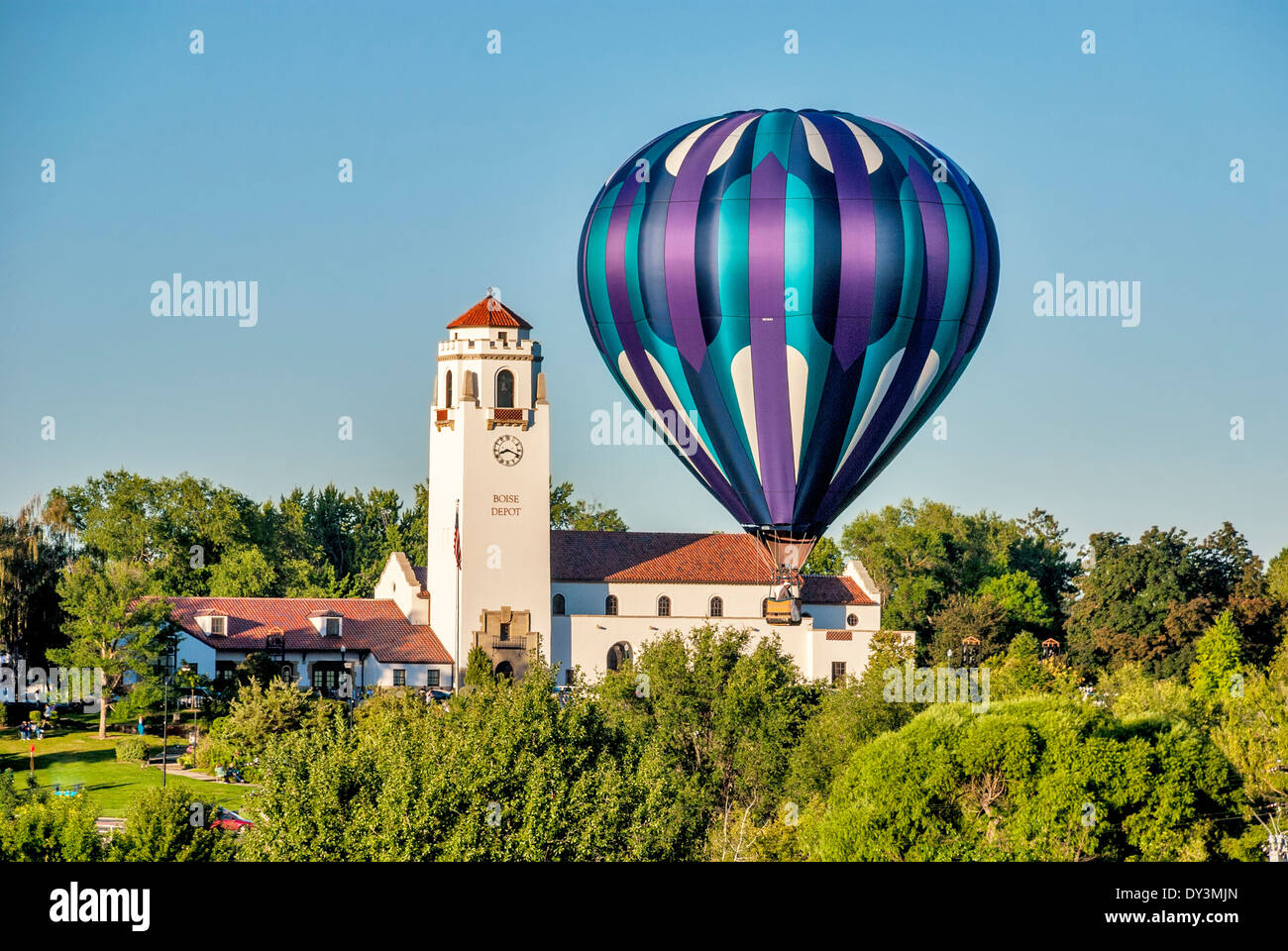 Balloon train hi-res stock photography and images - Alamy