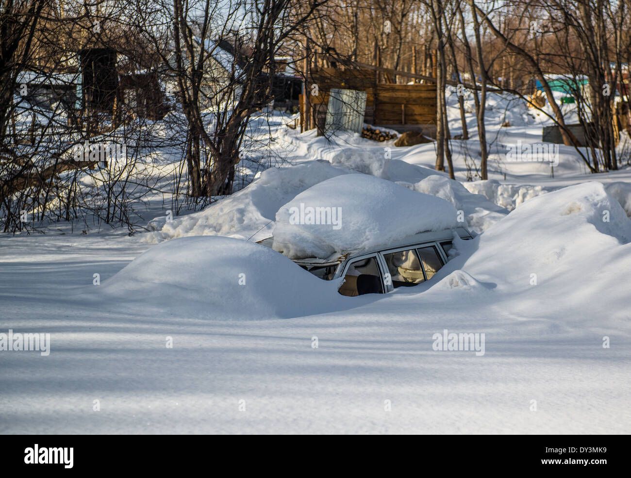 Car covered in snowdrift Stock Photo - Alamy