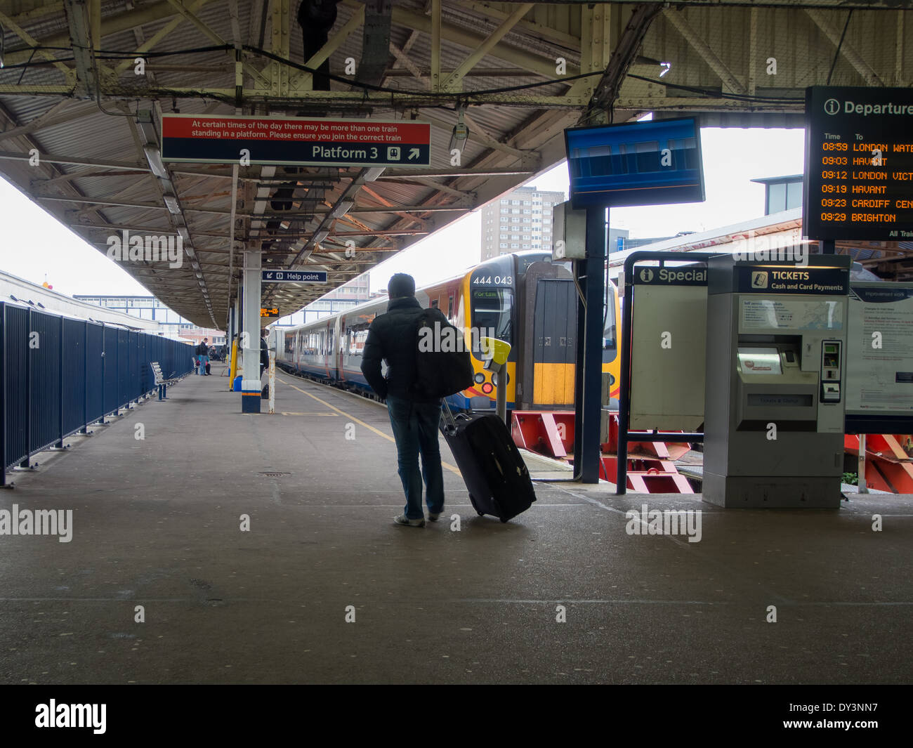 Portsmouth harbour railway station hi-res stock photography and images ...