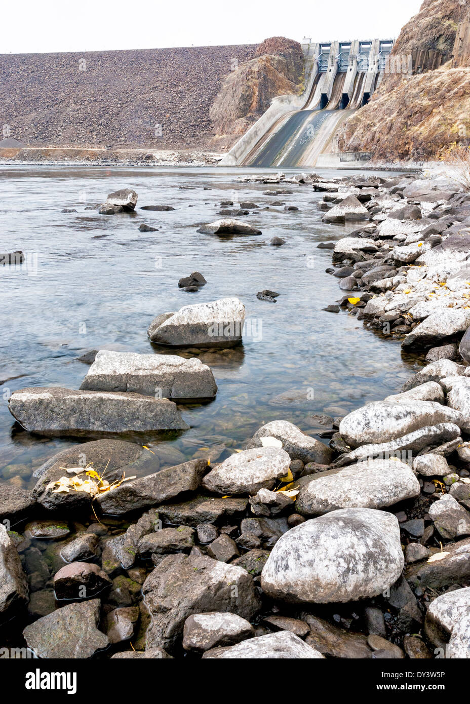 Dam in on the Snake river between Idaho and Oregon Stock Photo - Alamy
