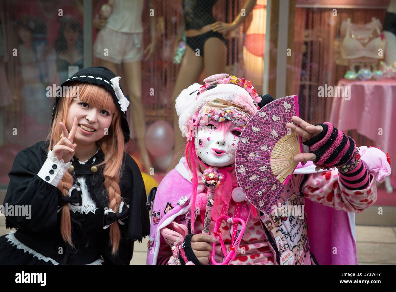 Takeshita street cosplay hi-res stock photography and images - Alamy