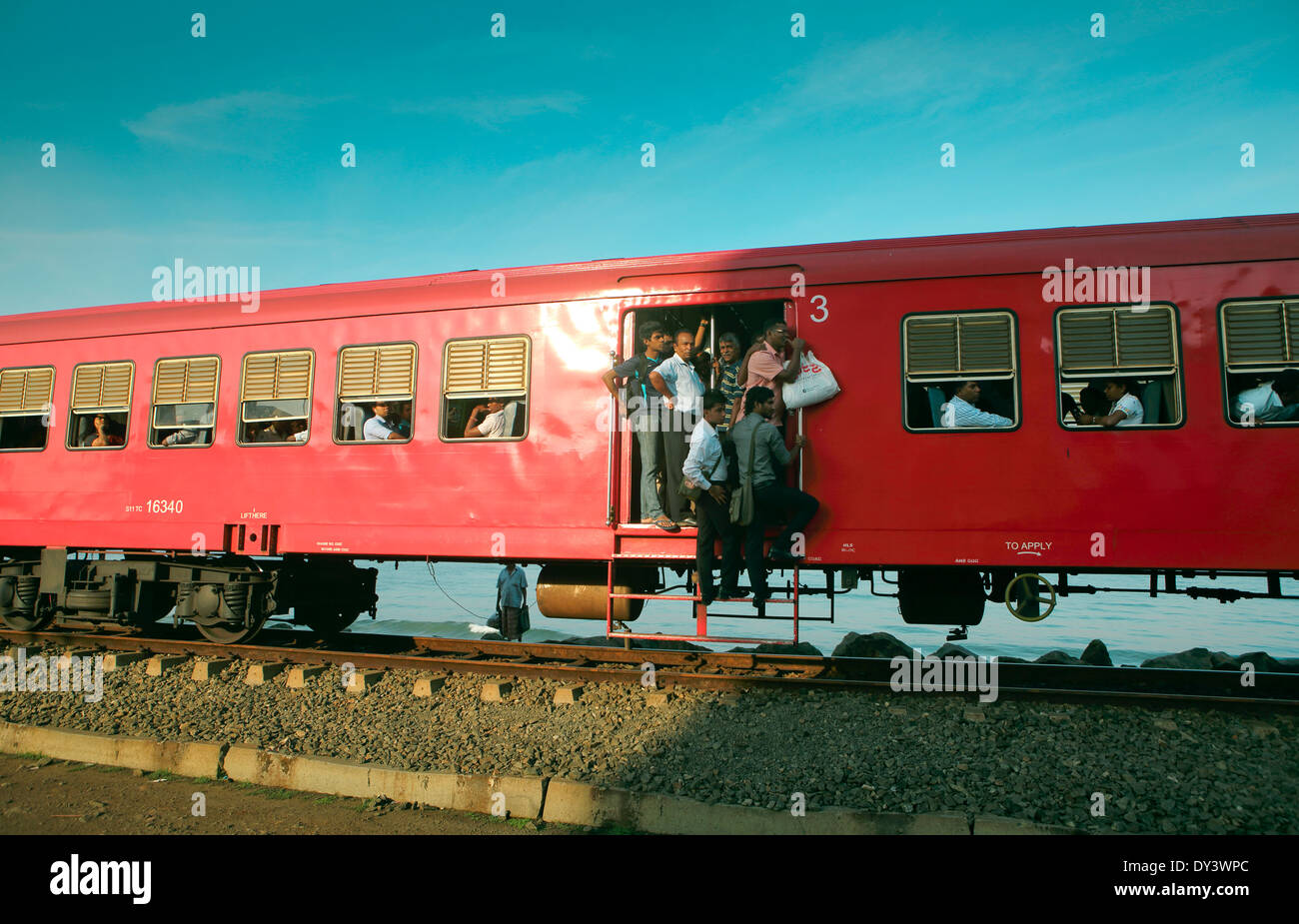 Colombo train passengers hi-res stock photography and images - Alamy