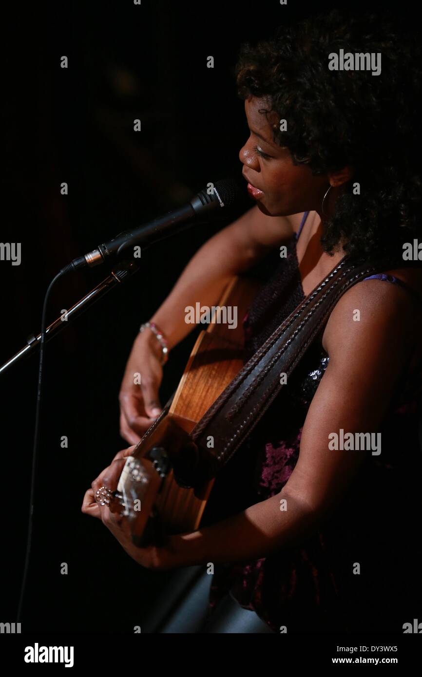 Lisa lisa on stage hi-res stock photography and images - Alamy