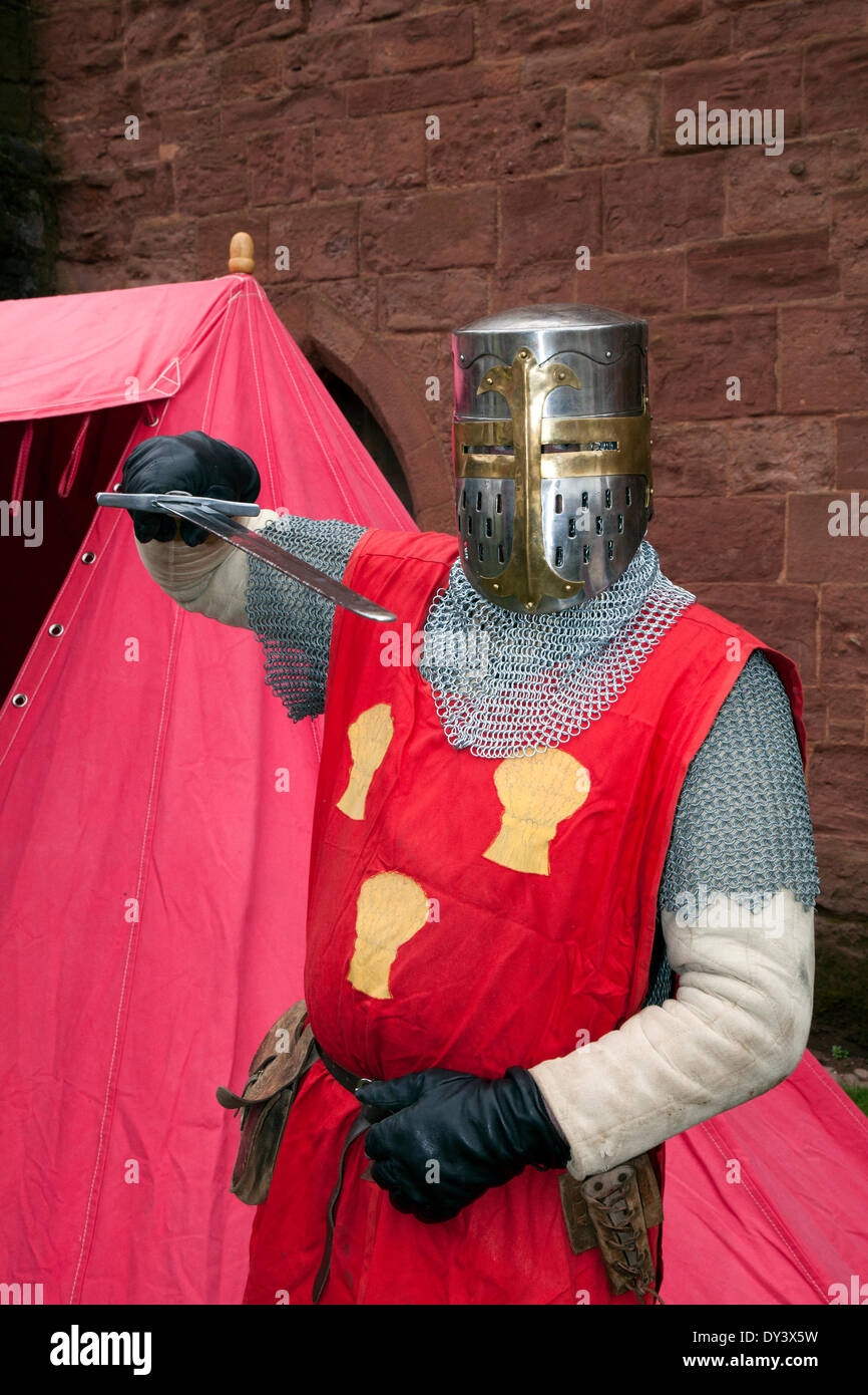 Scottish swordsman Jim O'Harney a 14th Century armed fighting medieval ...