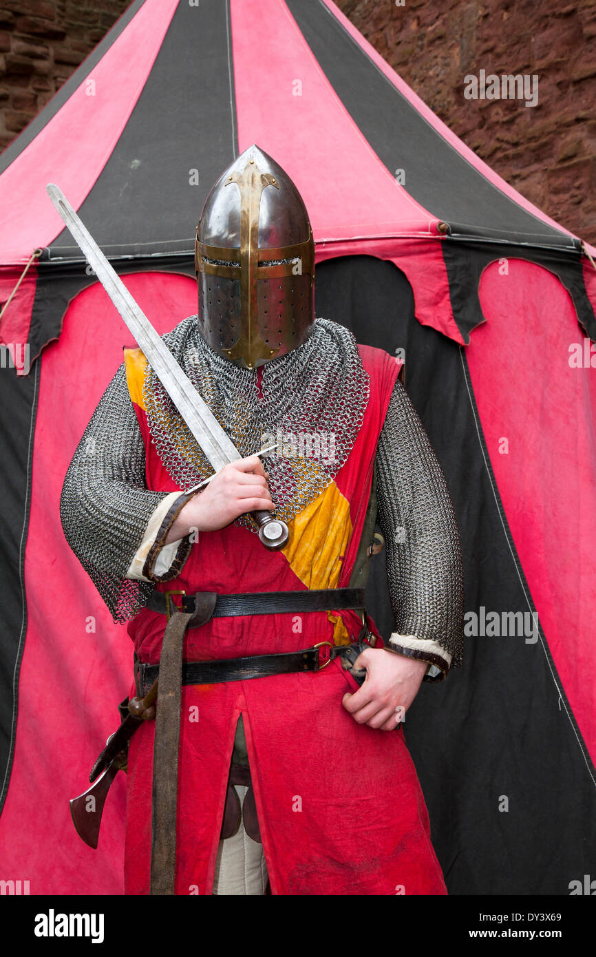 Scottish swordsman Jim O'Harney a 14th Century armed fighting medieval ...